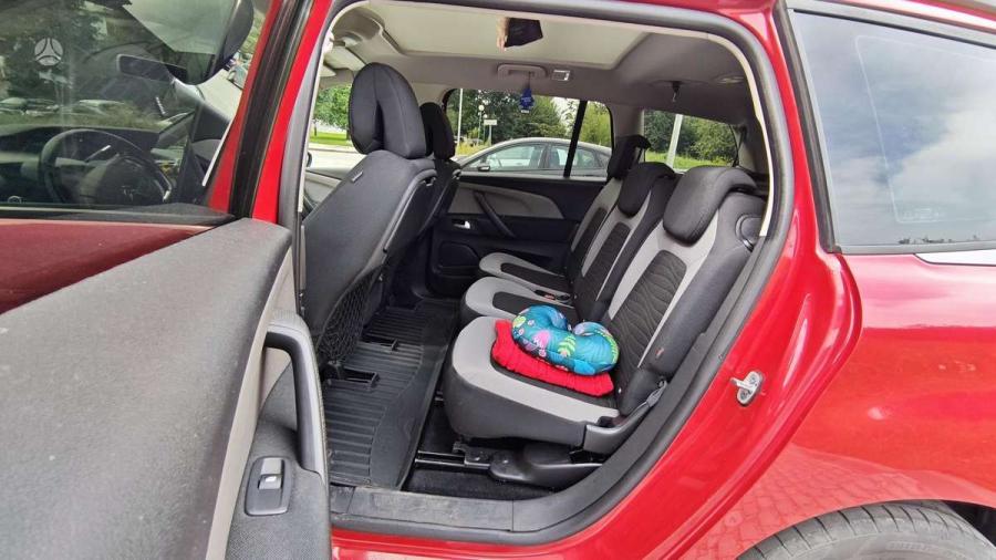 Red Citroen Grand C4 Picasso 2015 in Klaipeda, with an engine capacity of 1.56 L and mileage of 272 thousand km for 5350 €, photo 7 on AUTOMOTO.COM.LV