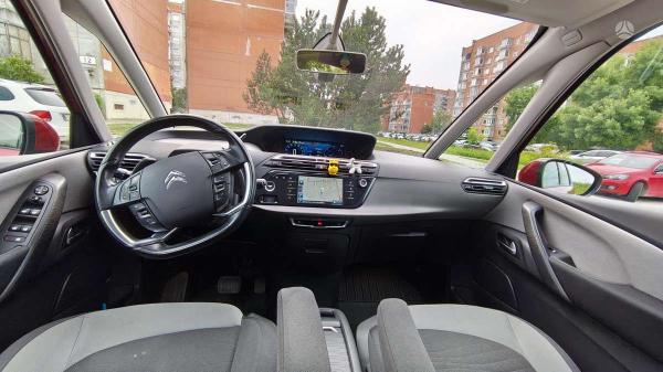 Red Citroen Grand C4 Picasso 2015 in Klaipeda, with an engine capacity of 1.56 L and mileage of 272 thousand km for 5350 €, photo 7 on AUTOMOTO.COM.LV