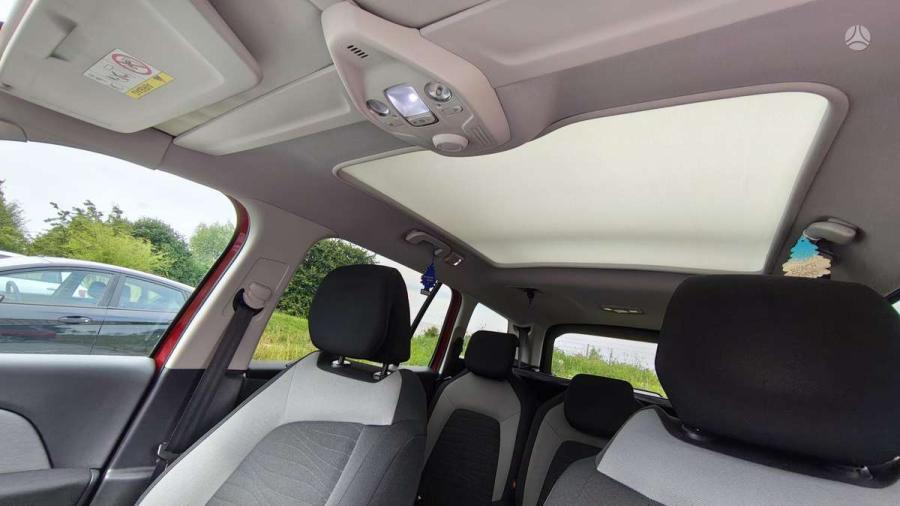 Red Citroen Grand C4 Picasso 2015 in Klaipeda, with an engine capacity of 1.56 L and mileage of 272 thousand km for 5350 €, photo 9 on AUTOMOTO.COM.LV