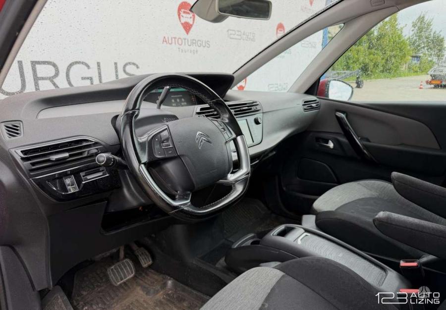 Red Citroen Grand C4 Picasso 2016 in Taurage, with an engine capacity of 1.60 L and mileage of 139 thousand km for 6600 €, photo 10 on AUTOMOTO.COM.LV