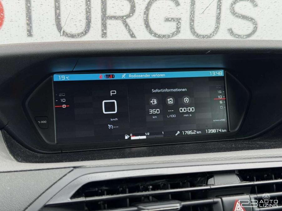 Red Citroen Grand C4 Picasso 2016 in Taurage, with an engine capacity of 1.60 L and mileage of 139 thousand km for 6600 €, photo 16 on AUTOMOTO.COM.LV