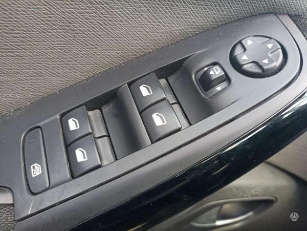 Sarkans Citroen Grand C4 Picasso 2017 Viļņa, ar dzinēja tilpumu 1.56 L un nobraukumu 205 tūkst. km par 6800 €, foto 7 vietnē AUTOMOTO.COM.LV