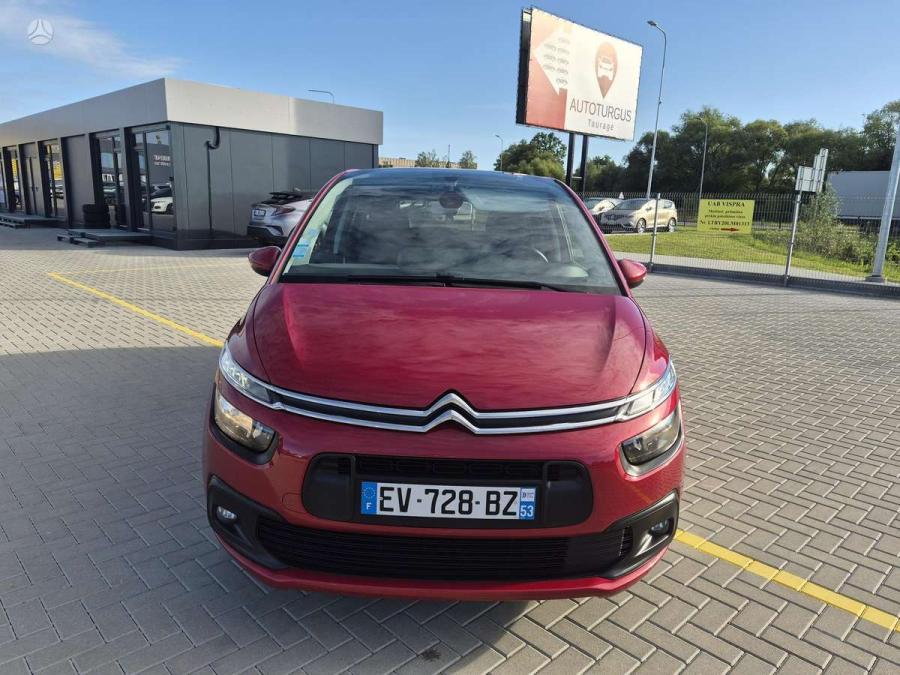 Red Citroen Grand C4 Picasso 2018 in Taurage, with an engine capacity of 1.56 L and mileage of 240 thousand km for 6500 €, photo 4 on AUTOMOTO.COM.LV