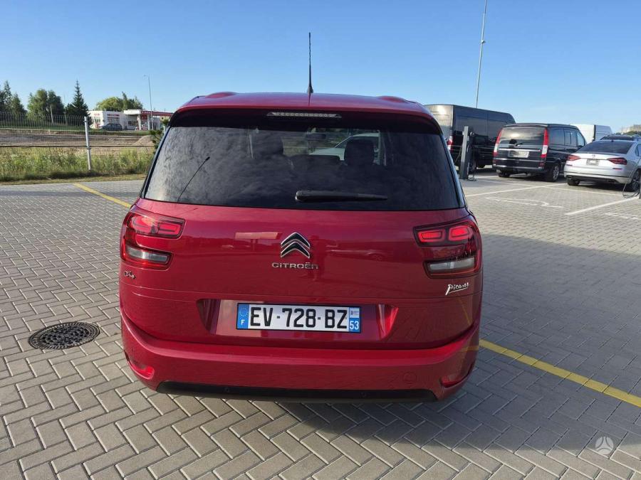 Red Citroen Grand C4 Picasso 2018 in Taurage, with an engine capacity of 1.56 L and mileage of 240 thousand km for 6500 €, photo 10 on AUTOMOTO.COM.LV