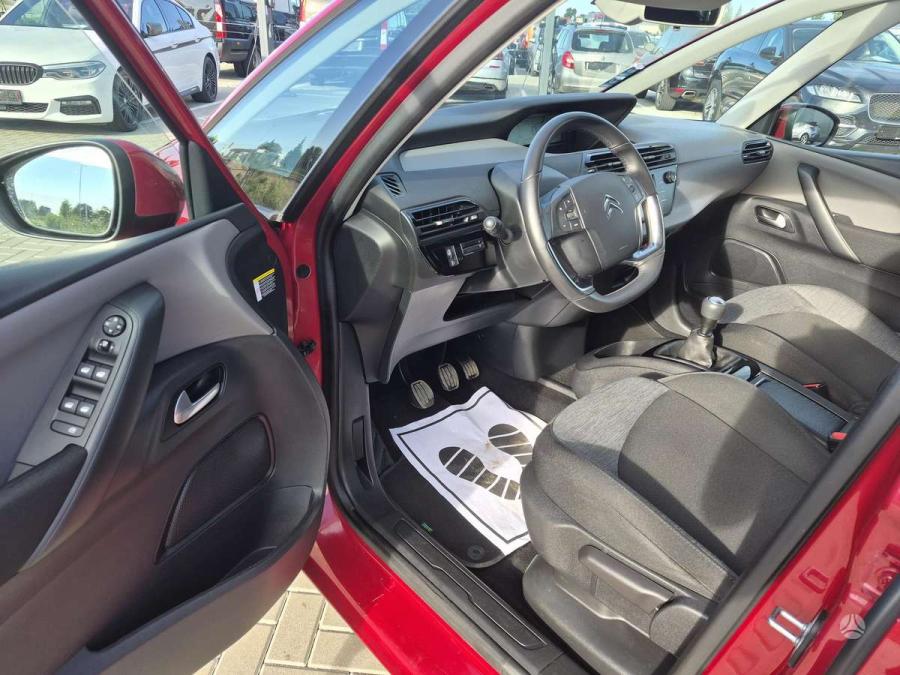 Red Citroen Grand C4 Picasso 2018 in Taurage, with an engine capacity of 1.56 L and mileage of 240 thousand km for 6500 €, photo 16 on AUTOMOTO.COM.LV