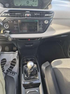 Red Citroen Grand C4 Picasso 2018 in Taurage, with an engine capacity of 1.56 L and mileage of 240 thousand km for 6500 €, photo 17 on AUTOMOTO.COM.LV