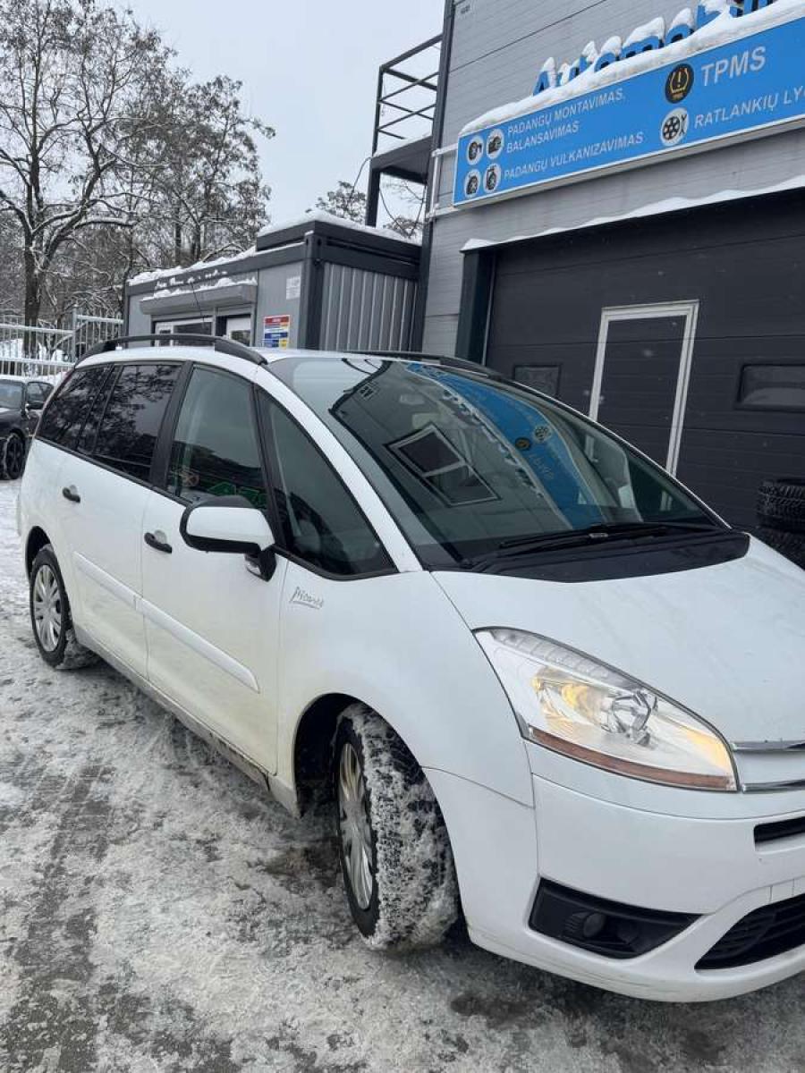 Balts Citroen Grand C4 Picasso 2010 Viļņa, ar dzinēja tilpumu 1.56 L un nobraukumu 305 tūkst. km par 1890 €, foto 3 vietnē AUTOMOTO.COM.LV