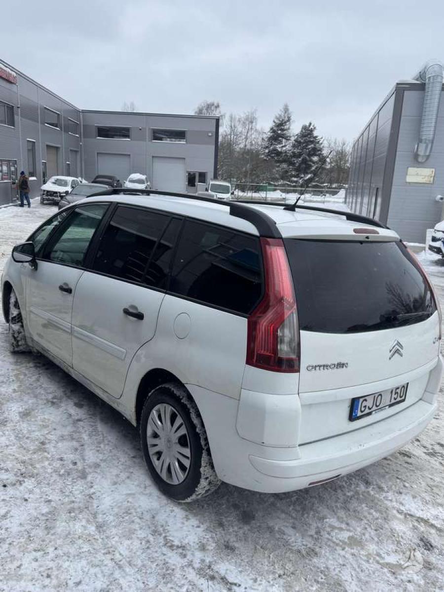 Balts Citroen Grand C4 Picasso 2010 Viļņa, ar dzinēja tilpumu 1.56 L un nobraukumu 305 tūkst. km par 1890 €, foto 4 vietnē AUTOMOTO.COM.LV