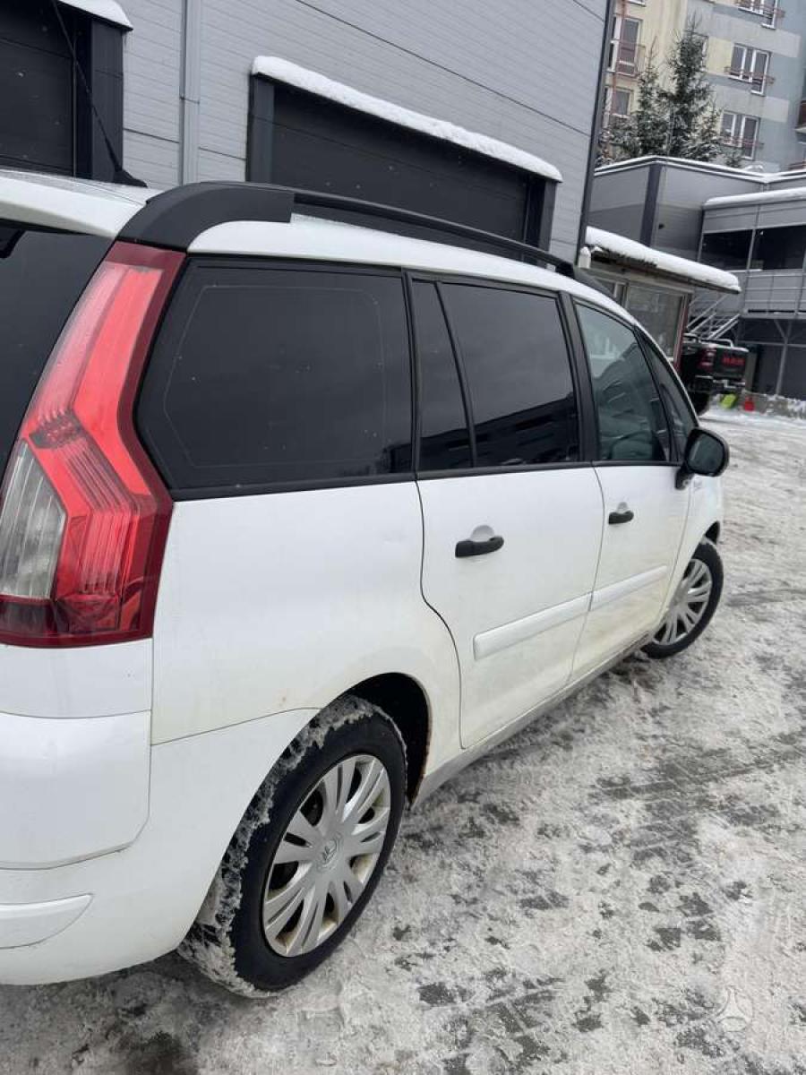 Balts Citroen Grand C4 Picasso 2010 Viļņa, ar dzinēja tilpumu 1.56 L un nobraukumu 305 tūkst. km par 1890 €, foto 6 vietnē AUTOMOTO.COM.LV