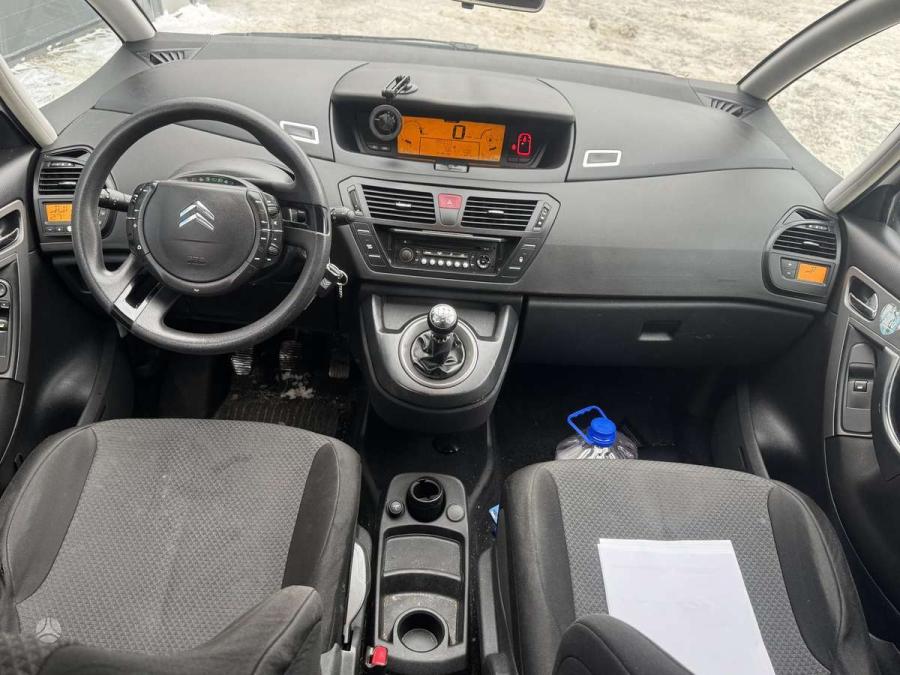 Balts Citroen Grand C4 Picasso 2010 Viļņa, ar dzinēja tilpumu 1.56 L un nobraukumu 305 tūkst. km par 1890 €, foto 10 vietnē AUTOMOTO.COM.LV