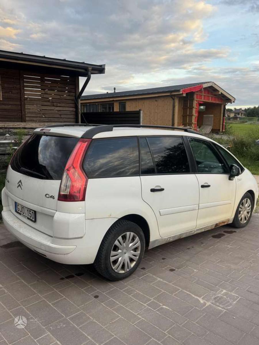 Balts Citroen Grand C4 Picasso 2010 Viļņa, ar dzinēja tilpumu 1.56 L un nobraukumu 305 tūkst. km par 999 €, foto 4 vietnē AUTOMOTO.COM.LV