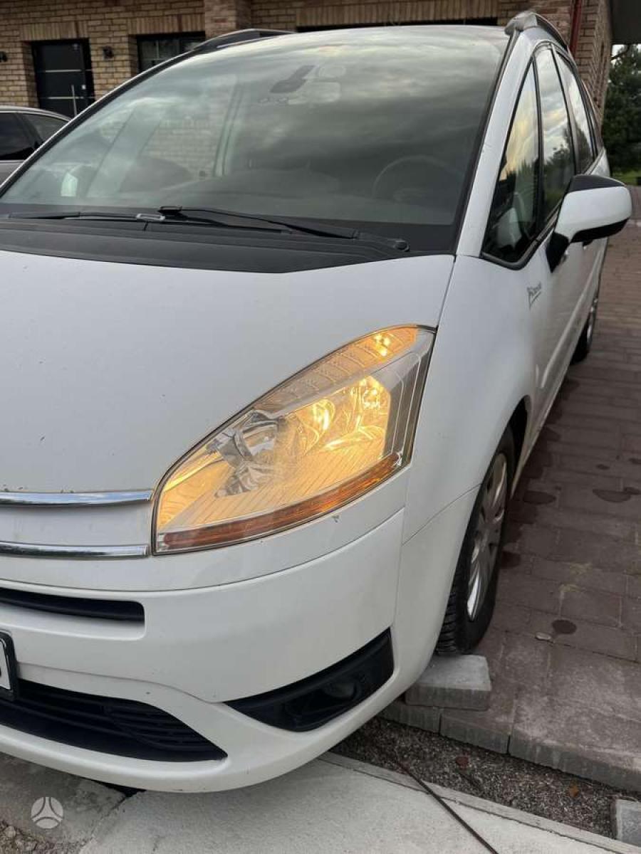 Balts Citroen Grand C4 Picasso 2010 Viļņa, ar dzinēja tilpumu 1.56 L un nobraukumu 305 tūkst. km par 999 €, foto 9 vietnē AUTOMOTO.COM.LV