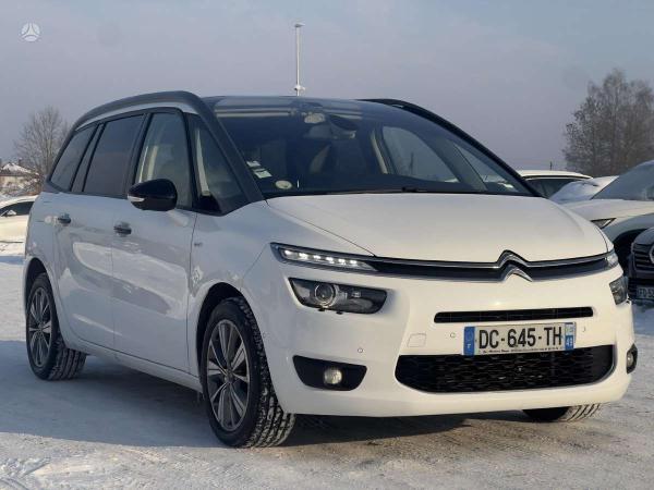 White Citroen Grand C4 Picasso 2014 in Taurage, with an engine capacity of 2.00 L and mileage of 245 thousand km for 5800 €, photo 1 on AUTOMOTO.COM.LV