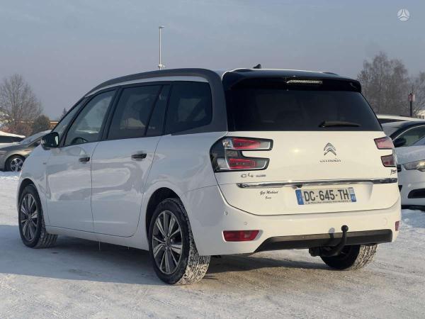 White Citroen Grand C4 Picasso 2014 in Taurage, with an engine capacity of 2.00 L and mileage of 245 thousand km for 5800 €, photo 4 on AUTOMOTO.COM.LV
