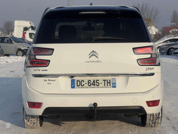 White Citroen Grand C4 Picasso 2014 in Taurage, with an engine capacity of 2.00 L and mileage of 245 thousand km for 5800 €, photo 6 on AUTOMOTO.COM.LV