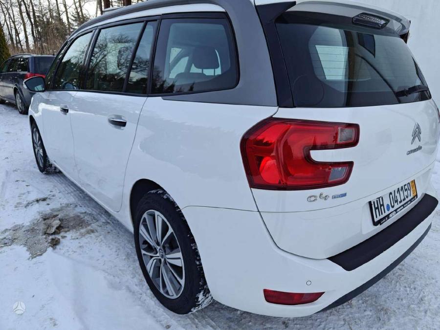 White Citroen Grand C4 Picasso 2014 in Jurbarkas, with an engine capacity of 2.00 L and mileage of 236 thousand km for 5700 €, photo 5 on AUTOMOTO.COM.LV