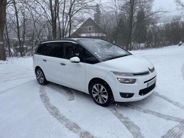 Balts Citroen Grand C4 Picasso 2014 Viļņa, ar dzinēja tilpumu 2.00 L un nobraukumu 290 tūkst. km par 5500 €, foto 3 vietnē AUTOMOTO.COM.LV