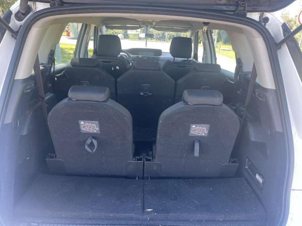 Balts Citroen Grand C4 Picasso 2014 Tauragė, ar dzinēja tilpumu 1.56 L un nobraukumu 269 tūkst. km par 4300 €, foto 9 vietnē AUTOMOTO.COM.LV