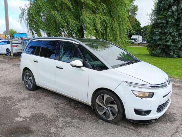 White Citroen Grand C4 Picasso 2014 in Marijampole, with an engine capacity of 2.00 L and mileage of 343 thousand km for 3600 €, photo 3 on AUTOMOTO.COM.LV