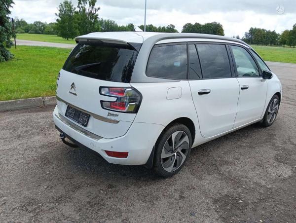 White Citroen Grand C4 Picasso 2014 in Marijampole, with an engine capacity of 2.00 L and mileage of 343 thousand km for 3600 €, photo 6 on AUTOMOTO.COM.LV