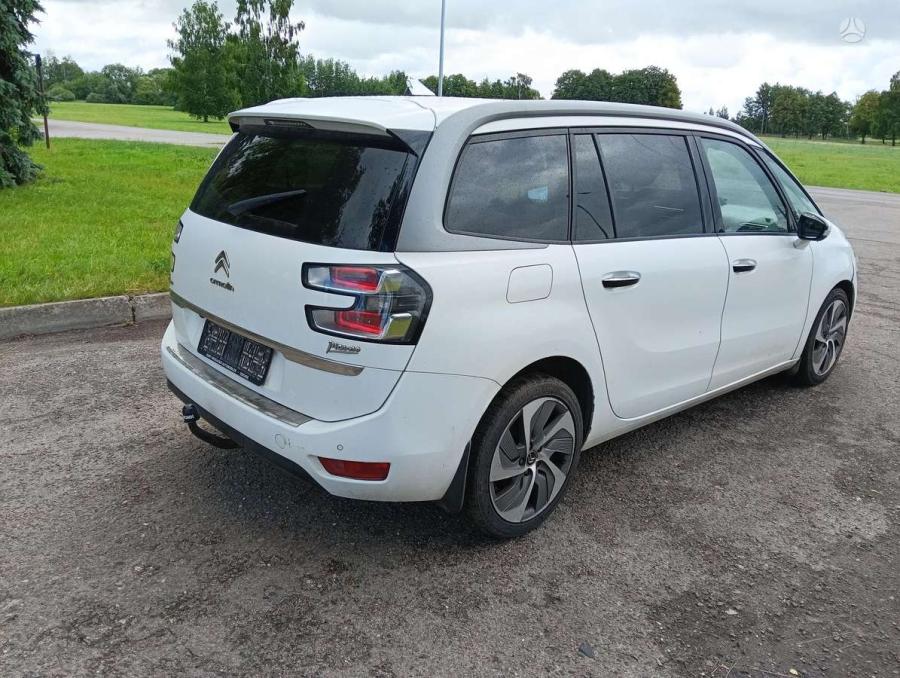 Balts Citroen Grand C4 Picasso 2014 Marijampole, ar dzinēja tilpumu 2.00 L un nobraukumu 343 tūkst. km par 3600 €, foto 7 vietnē AUTOMOTO.COM.LV