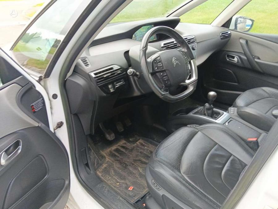 Balts Citroen Grand C4 Picasso 2014 Marijampole, ar dzinēja tilpumu 2.00 L un nobraukumu 343 tūkst. km par 3600 €, foto 17 vietnē AUTOMOTO.COM.LV