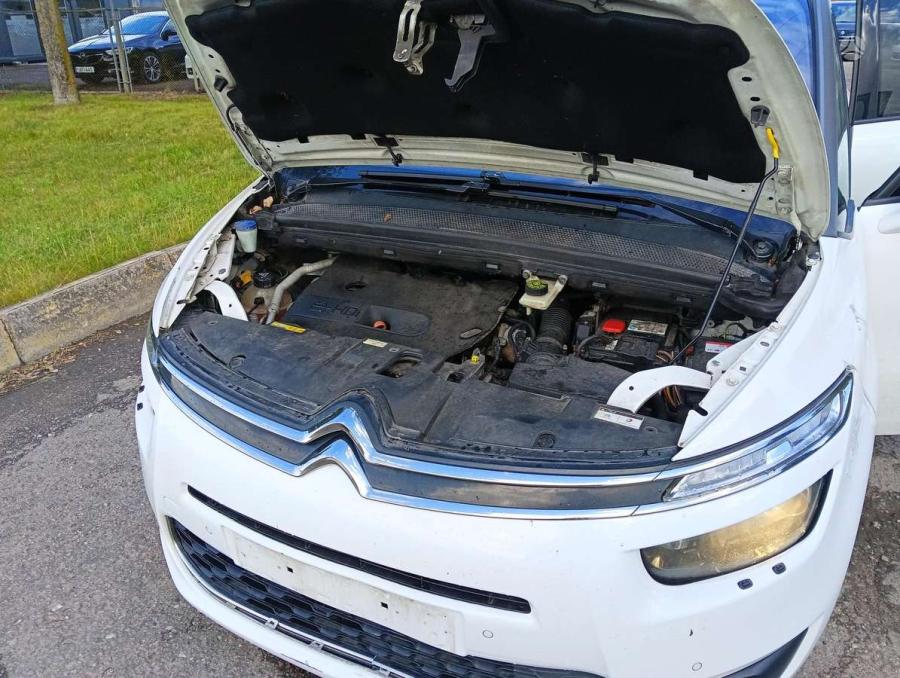Balts Citroen Grand C4 Picasso 2014 Marijampole, ar dzinēja tilpumu 2.00 L un nobraukumu 343 tūkst. km par 3600 €, foto 21 vietnē AUTOMOTO.COM.LV