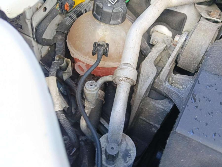 Balts Citroen Grand C4 Picasso 2014 Marijampole, ar dzinēja tilpumu 2.00 L un nobraukumu 343 tūkst. km par 3600 €, foto 23 vietnē AUTOMOTO.COM.LV