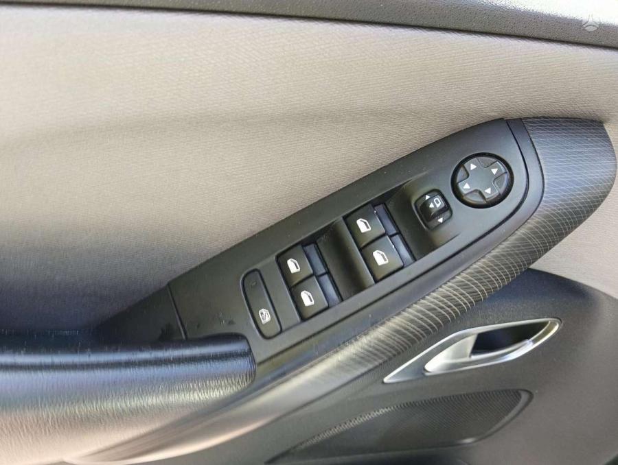 Balts Citroen Grand C4 Picasso 2014 Marijampole, ar dzinēja tilpumu 2.00 L un nobraukumu 343 tūkst. km par 3600 €, foto 25 vietnē AUTOMOTO.COM.LV