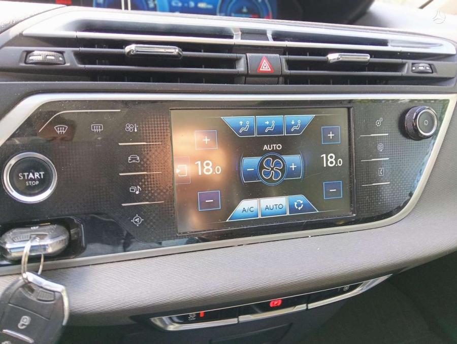 Balts Citroen Grand C4 Picasso 2014 Marijampole, ar dzinēja tilpumu 2.00 L un nobraukumu 343 tūkst. km par 3600 €, foto 27 vietnē AUTOMOTO.COM.LV