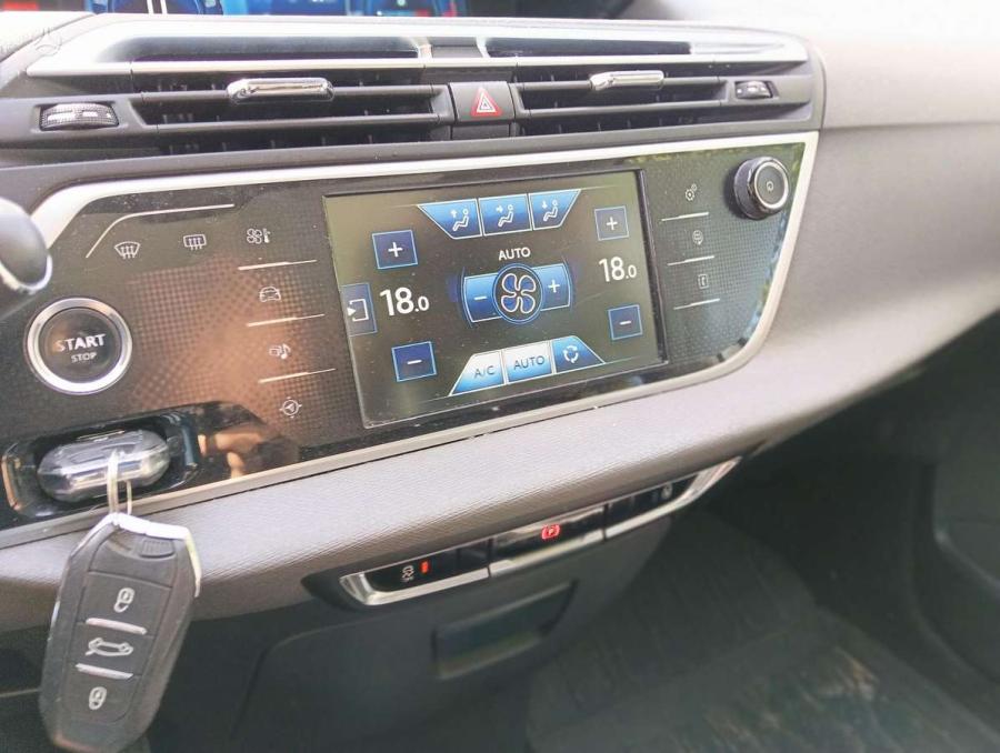Balts Citroen Grand C4 Picasso 2014 Marijampole, ar dzinēja tilpumu 2.00 L un nobraukumu 343 tūkst. km par 3600 €, foto 31 vietnē AUTOMOTO.COM.LV