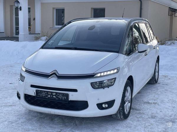 White Citroen Grand C4 Picasso 2015 in Kaunas, with an engine capacity of 1.56 L and mileage of 245 thousand km for 4800 €, photo 4 on AUTOMOTO.COM.LV