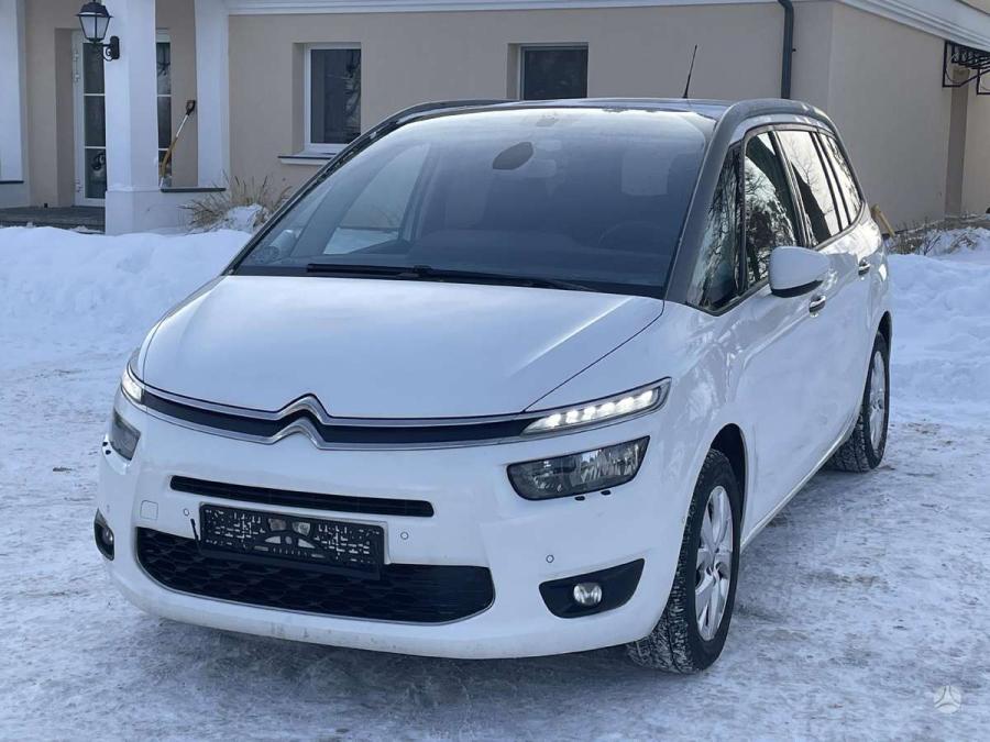 White Citroen Grand C4 Picasso 2015 in Kaunas, with an engine capacity of 1.56 L and mileage of 245 thousand km for 4800 €, photo 4 on AUTOMOTO.COM.LV