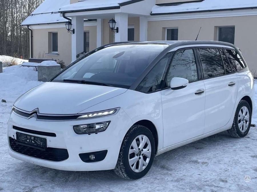 White Citroen Grand C4 Picasso 2015 in Kaunas, with an engine capacity of 1.56 L and mileage of 245 thousand km for 4800 €, photo 5 on AUTOMOTO.COM.LV