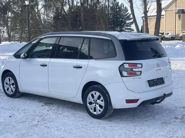 White Citroen Grand C4 Picasso 2015 in Kaunas, with an engine capacity of 1.56 L and mileage of 245 thousand km for 4800 €, photo 6 on AUTOMOTO.COM.LV