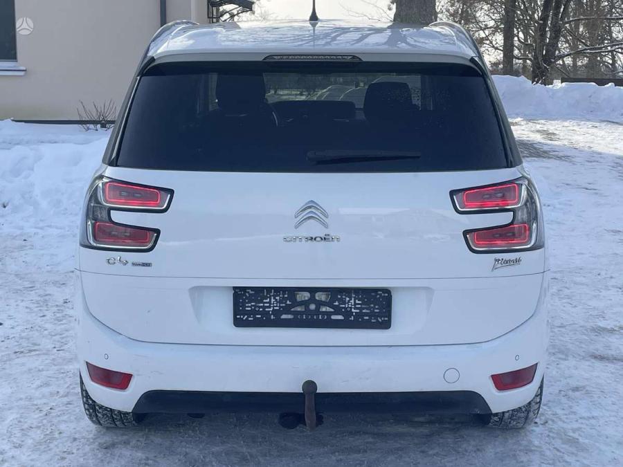White Citroen Grand C4 Picasso 2015 in Kaunas, with an engine capacity of 1.56 L and mileage of 245 thousand km for 4800 €, photo 8 on AUTOMOTO.COM.LV