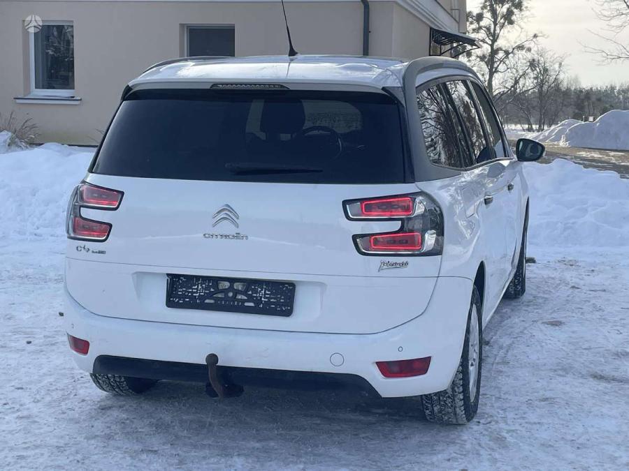 White Citroen Grand C4 Picasso 2015 in Kaunas, with an engine capacity of 1.56 L and mileage of 245 thousand km for 4800 €, photo 9 on AUTOMOTO.COM.LV