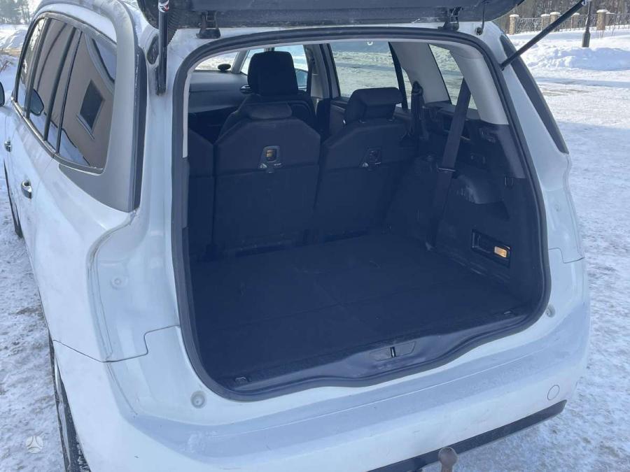 White Citroen Grand C4 Picasso 2015 in Kaunas, with an engine capacity of 1.56 L and mileage of 245 thousand km for 4800 €, photo 18 on AUTOMOTO.COM.LV