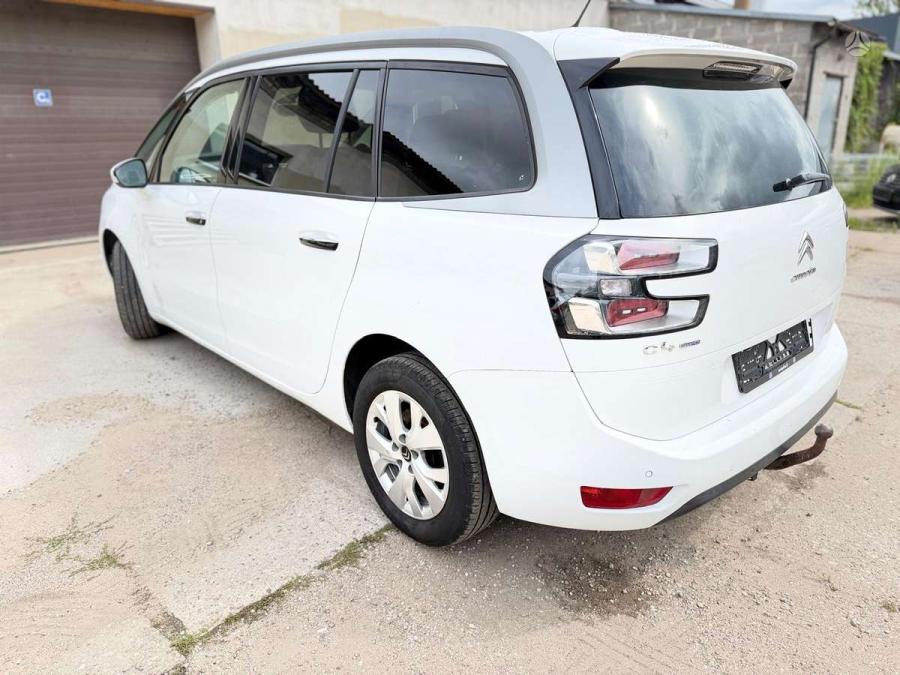 White Citroen Grand C4 Picasso 2015 in Taurage, with an engine capacity of 1.56 L and mileage of 255 thousand km for 4300 €, photo 6 on AUTOMOTO.COM.LV