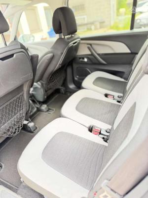 White Citroen Grand C4 Picasso 2015 in Taurage, with an engine capacity of 1.56 L and mileage of 255 thousand km for 4300 €, photo 11 on AUTOMOTO.COM.LV