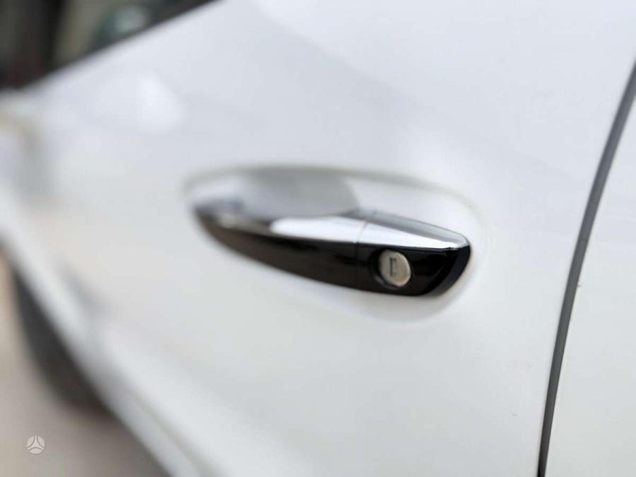 White Citroen Grand C4 Picasso 2015 in Taurage, with an engine capacity of 1.56 L and mileage of 255 thousand km for 4300 €, photo 12 on AUTOMOTO.COM.LV