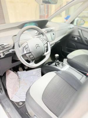 White Citroen Grand C4 Picasso 2015 in Taurage, with an engine capacity of 1.56 L and mileage of 255 thousand km for 4300 €, photo 13 on AUTOMOTO.COM.LV