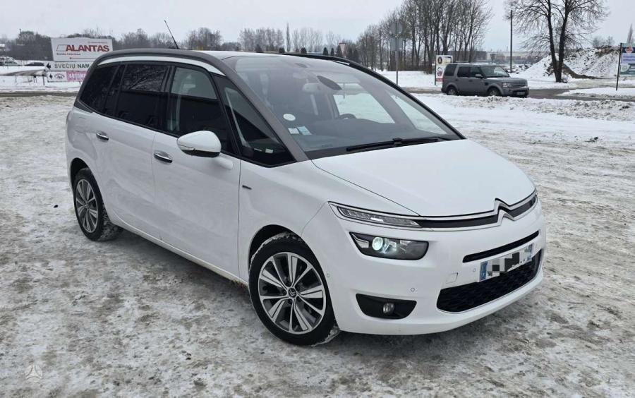White Citroen Grand C4 Picasso 2016 in Taurage, with an engine capacity of 2.00 L and mileage of 207 thousand km for 6500 €, photo 1 on AUTOMOTO.COM.LV
