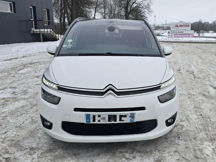 White Citroen Grand C4 Picasso 2016 in Taurage, with an engine capacity of 2.00 L and mileage of 207 thousand km for 6500 €, photo 2 on AUTOMOTO.COM.LV