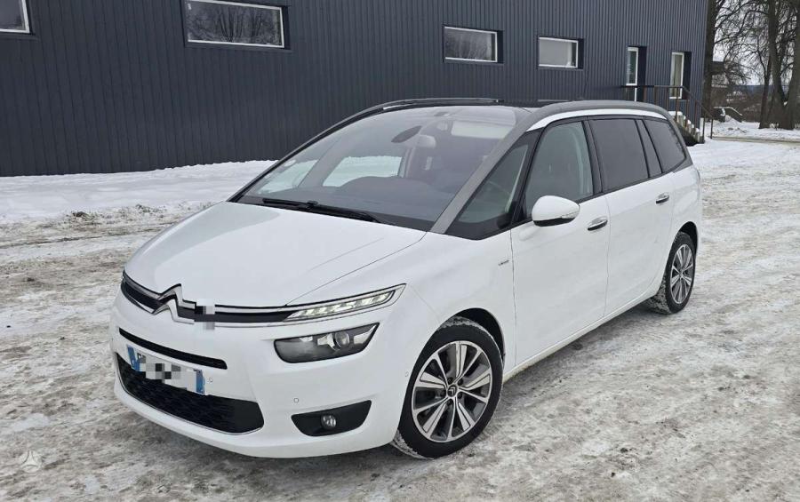 White Citroen Grand C4 Picasso 2016 in Taurage, with an engine capacity of 2.00 L and mileage of 207 thousand km for 6500 €, photo 3 on AUTOMOTO.COM.LV