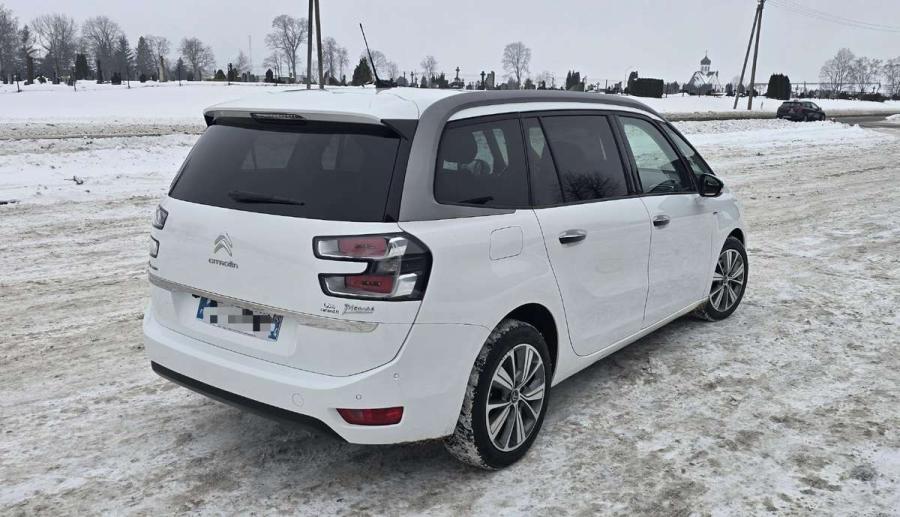 White Citroen Grand C4 Picasso 2016 in Taurage, with an engine capacity of 2.00 L and mileage of 207 thousand km for 6500 €, photo 4 on AUTOMOTO.COM.LV