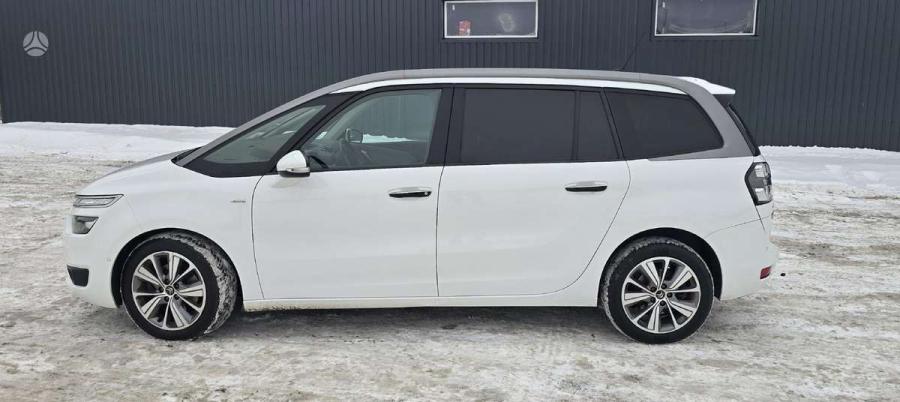 White Citroen Grand C4 Picasso 2016 in Taurage, with an engine capacity of 2.00 L and mileage of 207 thousand km for 6500 €, photo 9 on AUTOMOTO.COM.LV
