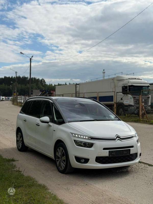 Balts Citroen Grand C4 Picasso 2016 Viļņa, ar dzinēja tilpumu 1.20 L un nobraukumu 180 tūkst. km par 5800 €, foto 4 vietnē AUTOMOTO.COM.LV