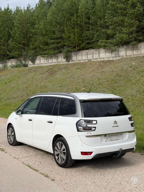 Balts Citroen Grand C4 Picasso 2016 Viļņa, ar dzinēja tilpumu 1.20 L un nobraukumu 180 tūkst. km par 5800 €, foto 7 vietnē AUTOMOTO.COM.LV
