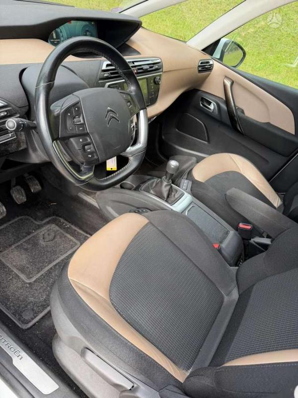 Balts Citroen Grand C4 Picasso 2016 Viļņa, ar dzinēja tilpumu 1.20 L un nobraukumu 180 tūkst. km par 5800 €, foto 10 vietnē AUTOMOTO.COM.LV